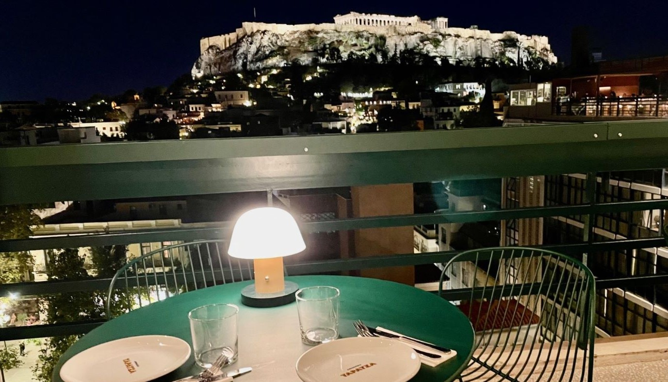 Taratsa: Greek-Levantine cuisine, neo-retro decoration and Acropolis ...